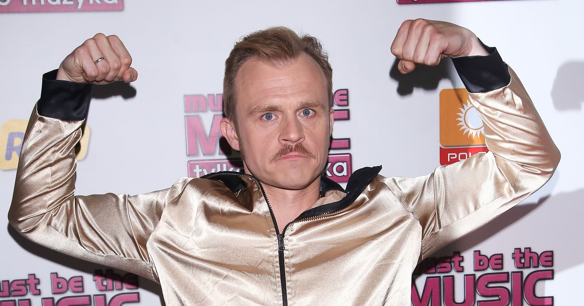 "Must Be The Music": Piotr Rogucki w dresie i piękna Polka ...