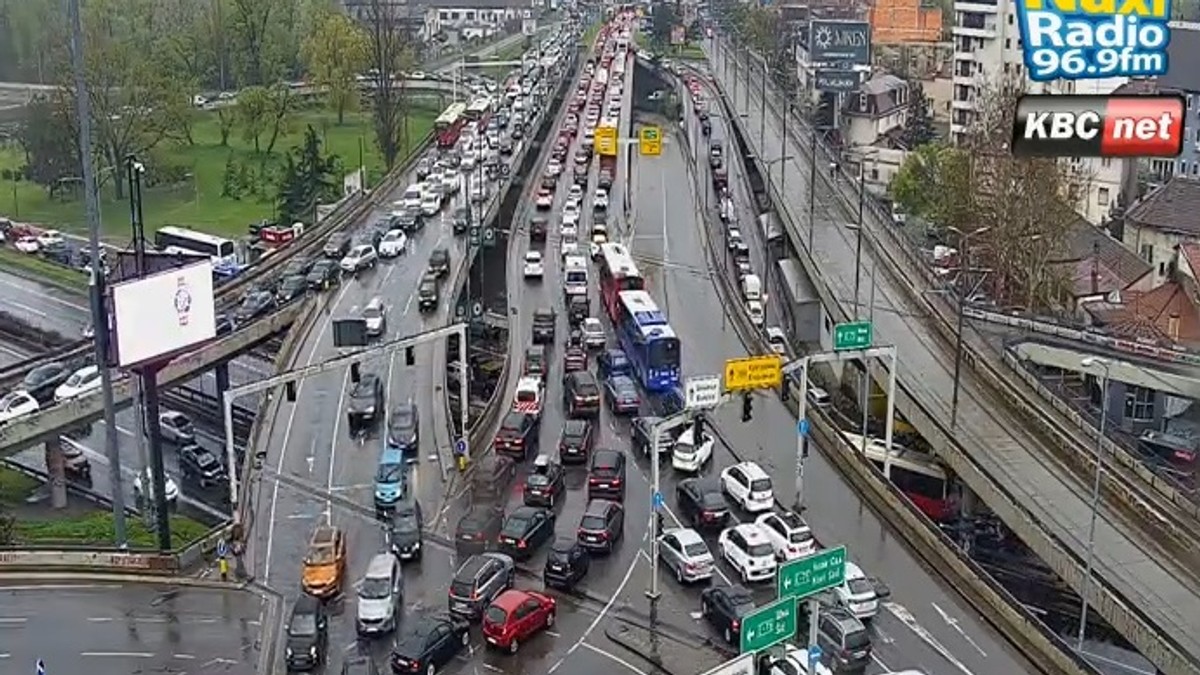 Mapa gužvi u Beogradu: Sudar autobusa na Autokomandi, ljudi nastavljaju pešaka - Blic