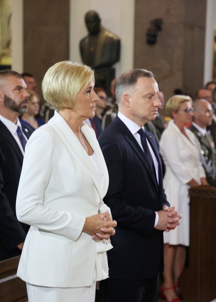 Agata Duda zaskoczyła nową fryzurą. Pierwsza dama zapuszcza włosy - Plejada.pl