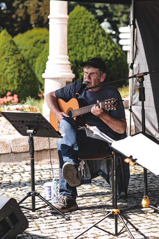 Lech Dyblik kończy 65 lat. "Moje życie płynie jak święto". Wywiad - Muzyka