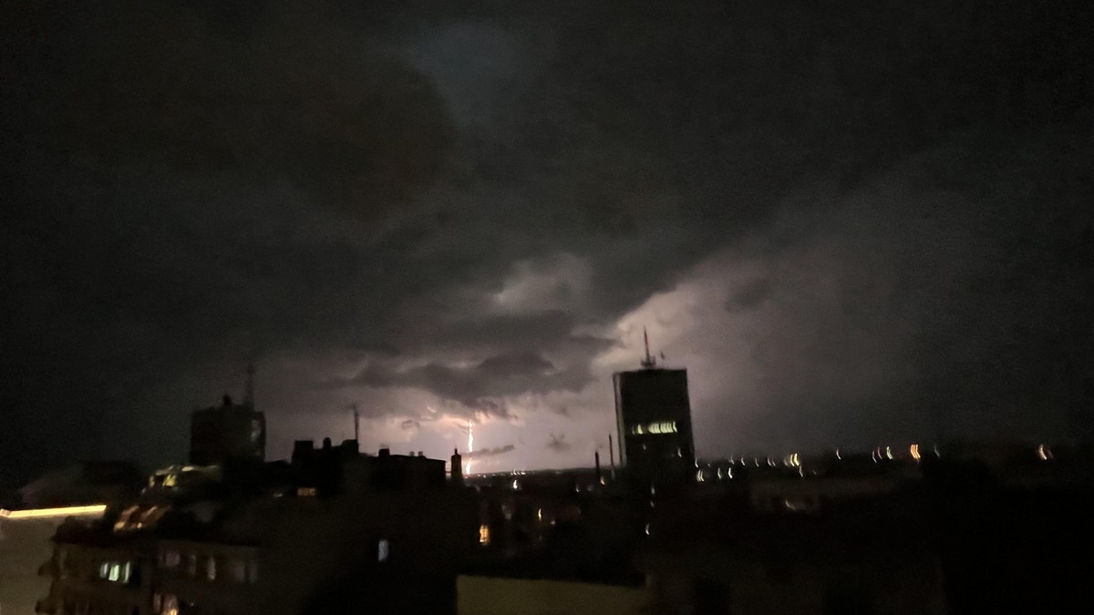 Zastrašujuća pojava na nebu iznad Novog Sada: Stiže i u ove delove ...