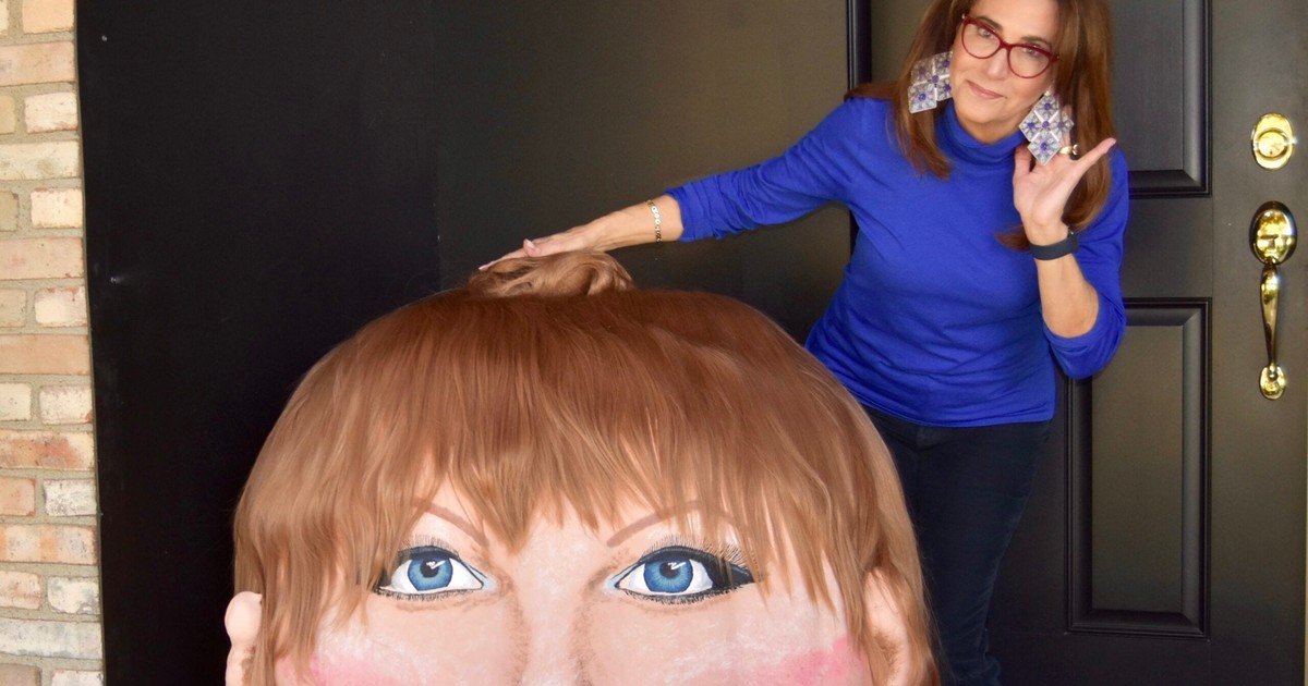 An Ohio artist spent 10 hours painting Taylor Swift's face on a 399 ...