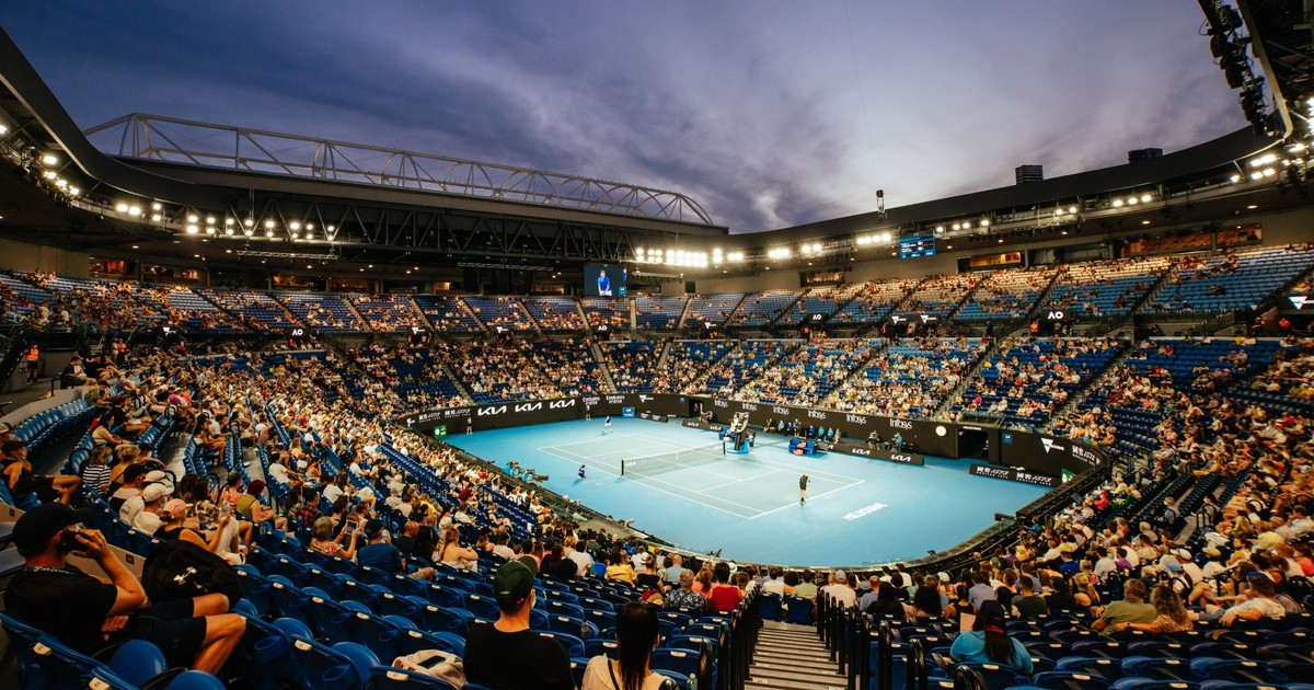 Piękna tenisistka w obcisłej bluzce. Widać biust Rachel Stuhlmann