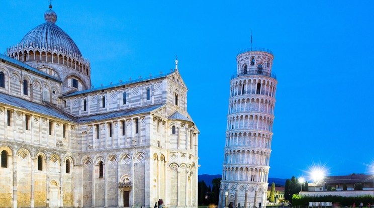 A pisai ferde torony a végén még saját magát egyenesíti ki - Blikk