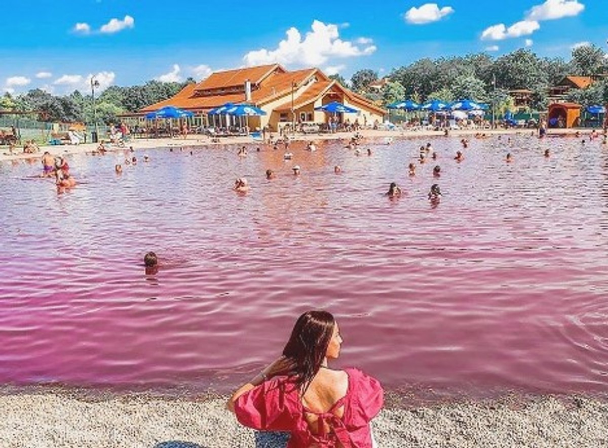 Pačir banja ima vodu nestvarne boje koja je lekovira i leči mnoge ...