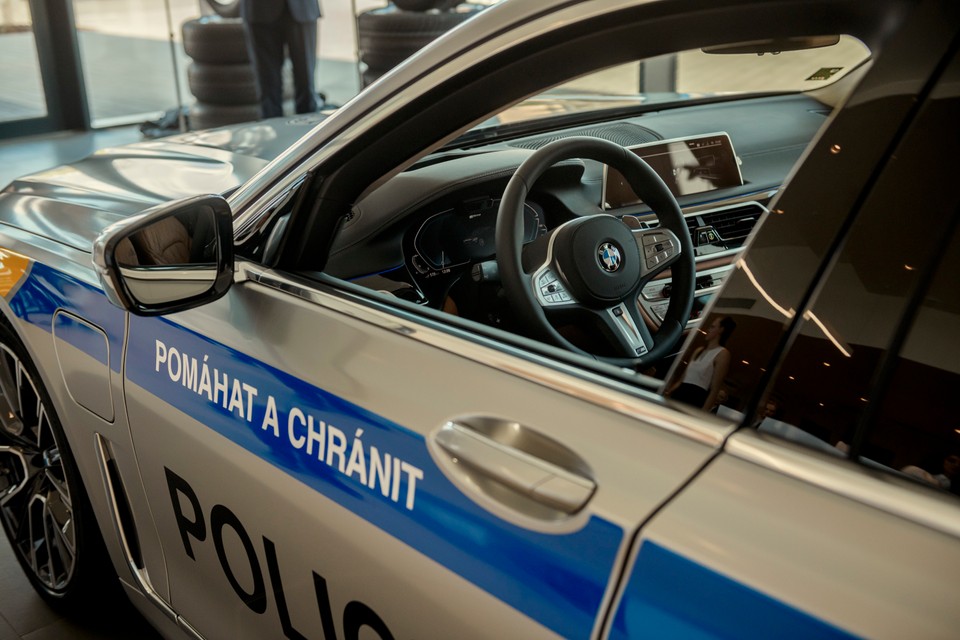 Czeska policja na bogato – limuzyny BMW 745 Le do ścigania piratów