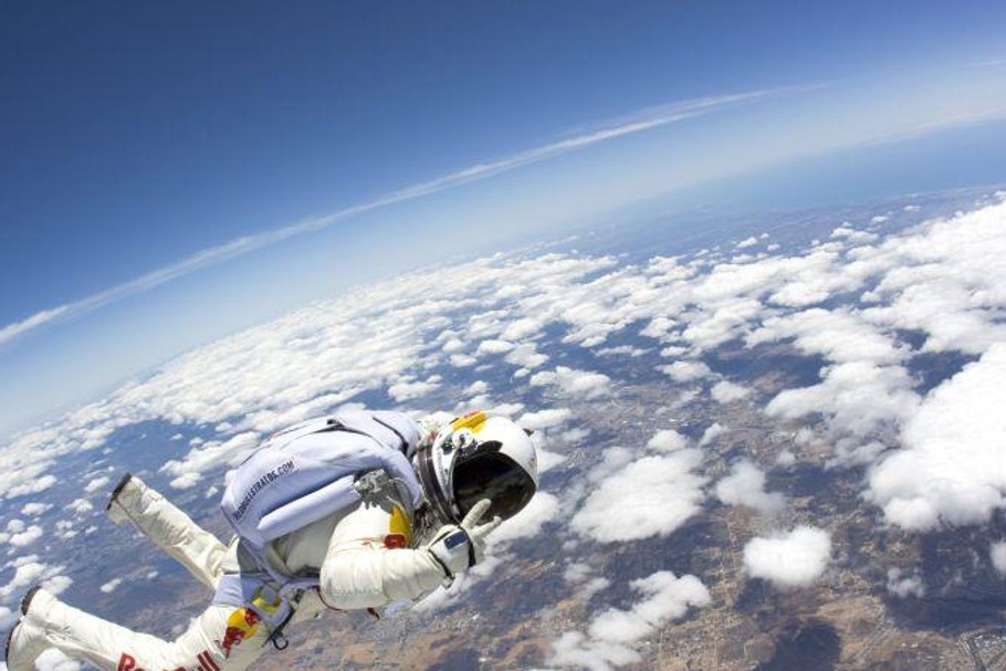 Wielki skok, czyli Felix Baumgartner przekracza barierę dźwięku - Świat ...
