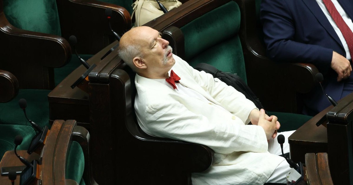 Janusz Korwin-Mikke usnął w Sejmie. Nagranie obiegło sieć - Wiadomości