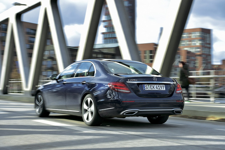 Mercedes wyhamował konkurencję - porównanie nowej klasy E z Audi A6 i ...
