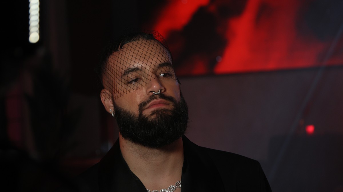 Nucci potpuno go, mrežama se šire fotografije repera ispod tuša - Blic