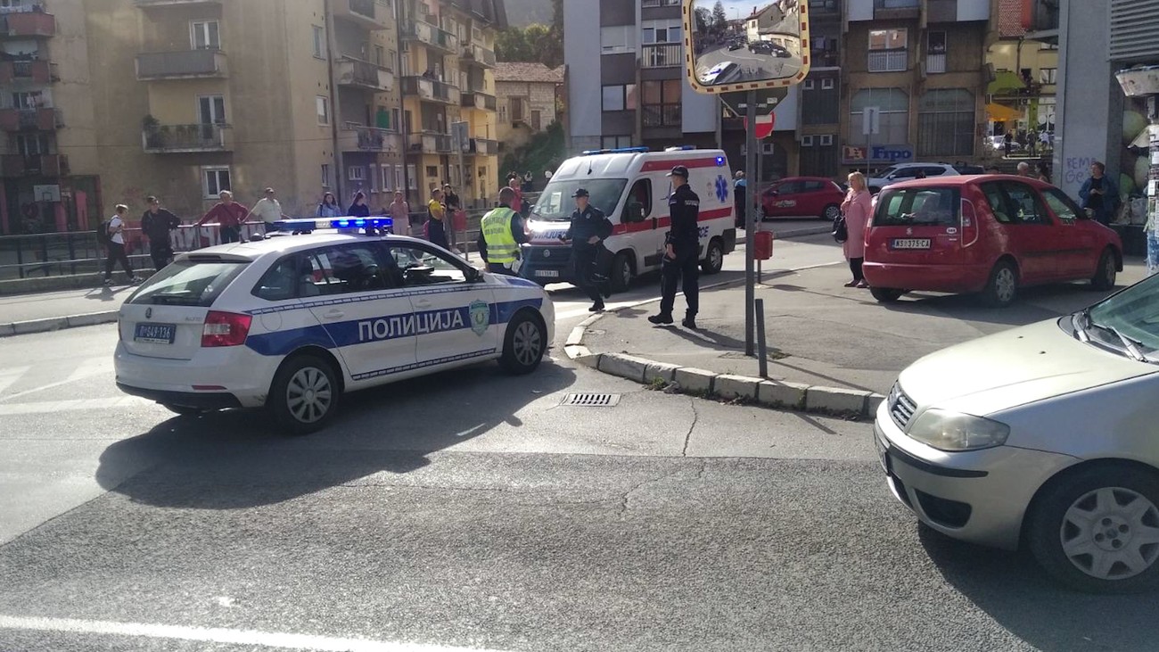 Pucnjava na mostu u Užicu: Iz "mercedesa" ispaljeni hici ka dvojici motorista, ima ranjenih - Blic