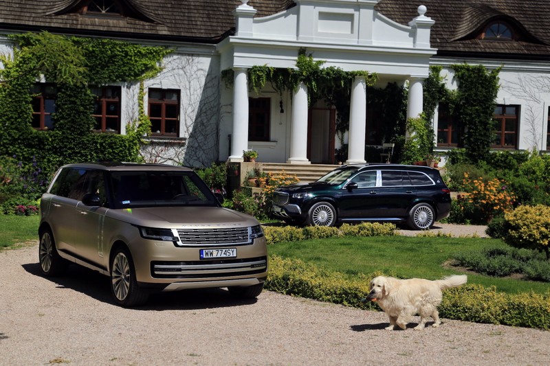 Range Rover i Maybach GLS to SUVy do bycia wożonym