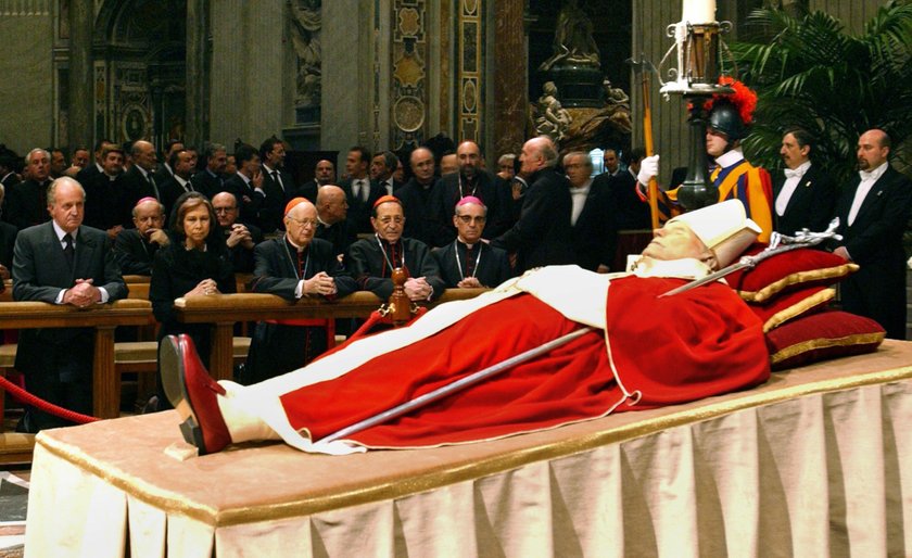 Jan Paweł II kanonizacja. Cuda papieża Polaka, ich uzdrowił Karol Wojtyła Jan Paweł II kanonizacja. Cuda papieża Polaka, ich uzdrowił Karol Wojtyła