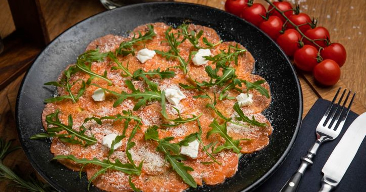 Wyborne carpaccio z łososia — doskonała propozycja wykwintnej przekąski