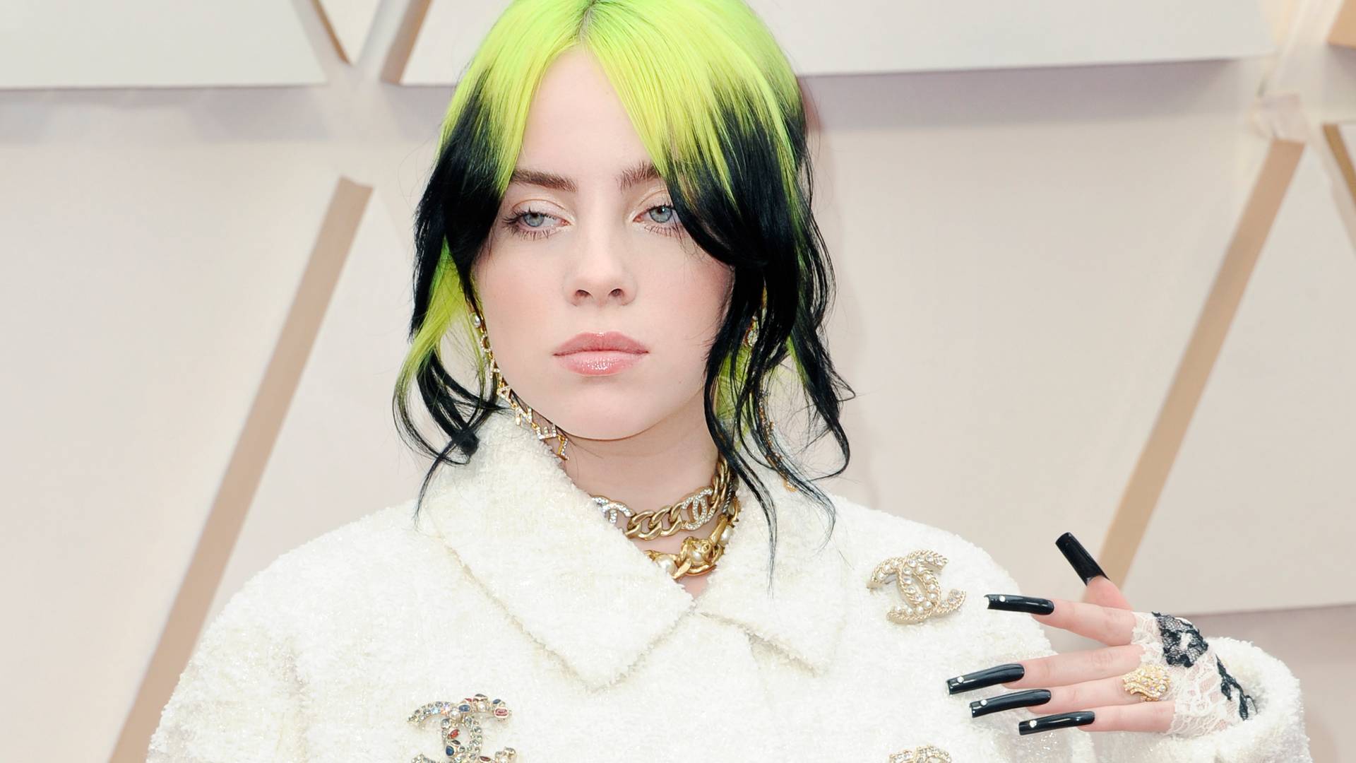 Billie Eilish pokazała ciało raz pierwszy. Hejterzy zaatakowali od razu ... Billie Eilish pokazała ciało raz pierwszy. Hejterzy zaatakowali od razu ...