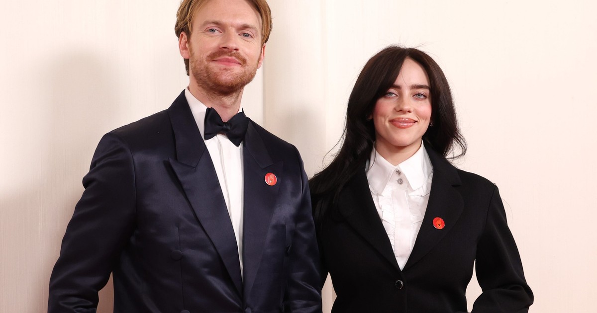 Why stars were wearing red pins at the Oscars 2024 | Business Insider ...