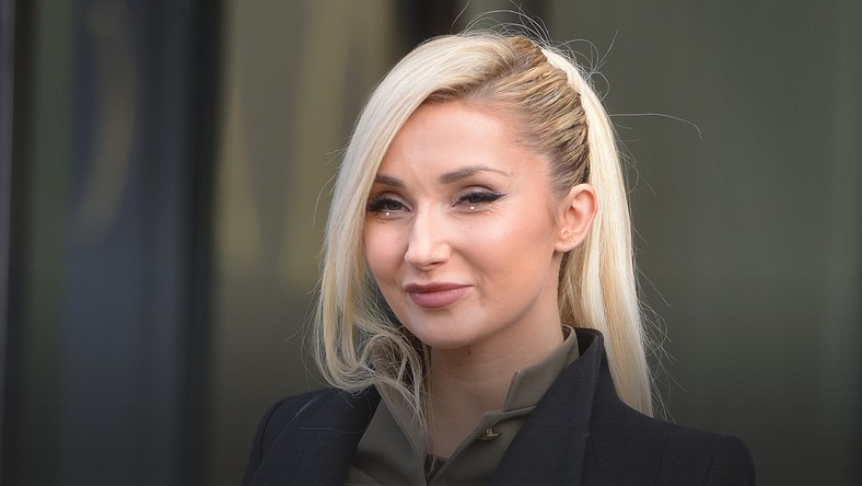 Cleo odsłoniła nogi przed studiem Dzień Dobry TVN. ZDJĘCIA - Plejada.pl