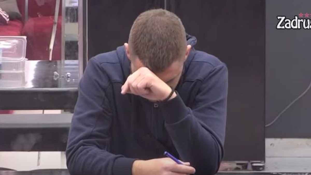 Starleta progovorila o bivšem dečku pevaču: "Rekao je da će da se ubije, pokušavao je" - Blic