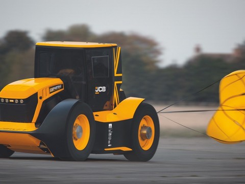 JCB Fastrac Two – najszybszy traktor świata!