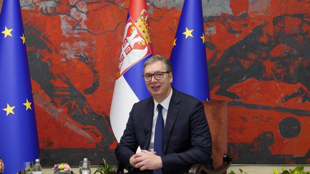 Vučić čestitao Nikušoru Danu pobedu na predsedničkim izborima u Rumuniji - Blic