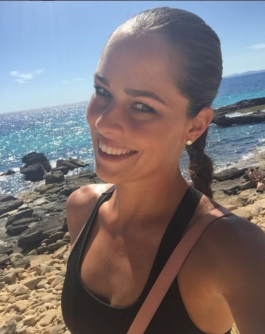 ANA IVANOVIĆ POKAZALA DVORIŠTE NOVE KUĆE: Ovako izgleda njen život u Čikagu ANA IVANOVIĆ POKAZALA DVORIŠTE NOVE KUĆE: Ovako izgleda njen život u Čikagu