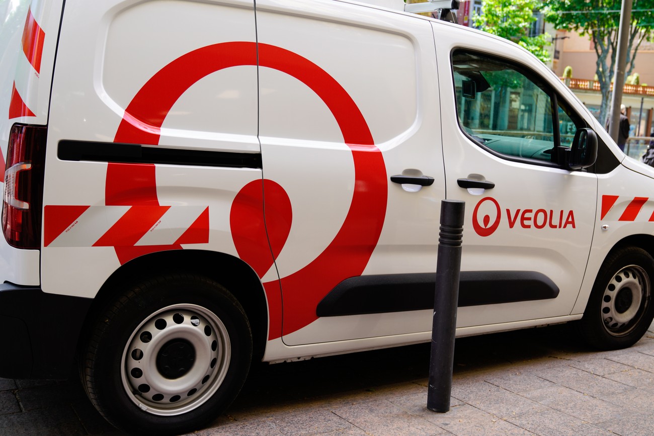 "VEOLA" PRODAJE "SUEZ" ZA 2,4 MILIJARDE EVRA nakon trasakcije kompanija ...