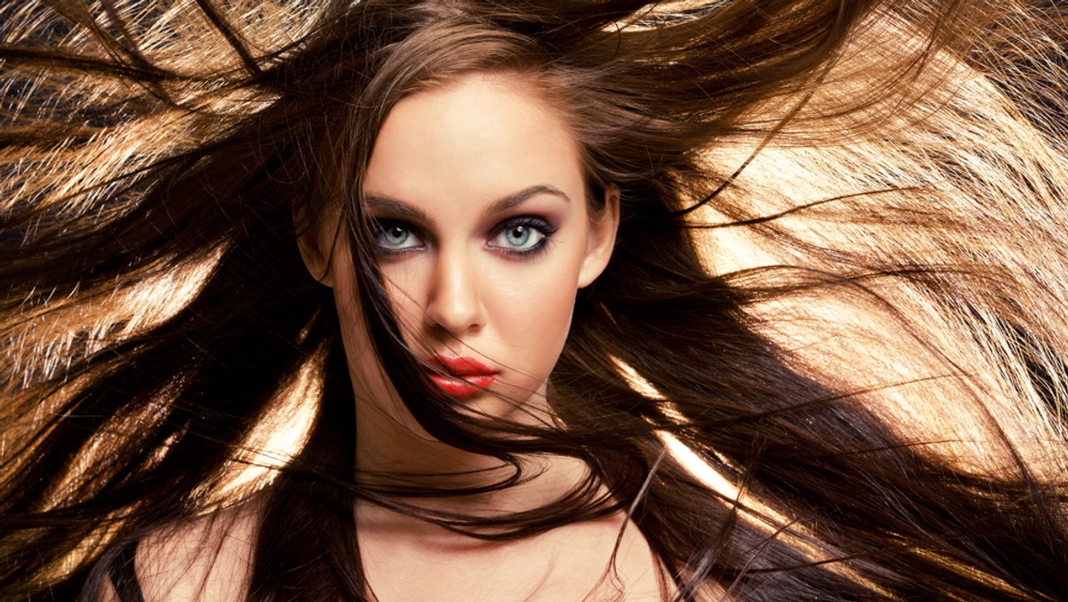 Fryzjer i trycholog zdradza jak dbać o włosy żeby były zdrowe - Uroda