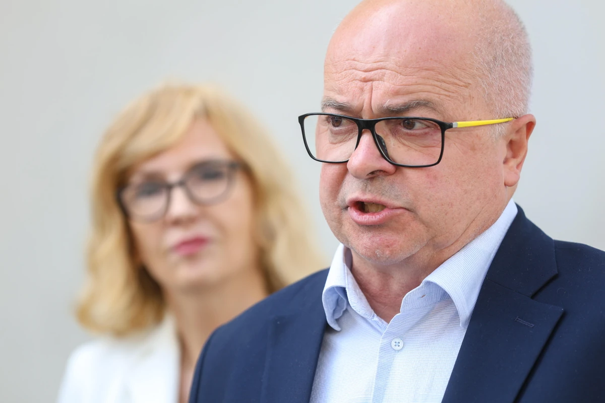 Zimoch wraca do tzw. afery palcowej. Polityk stawia żądania - Dziennik.pl