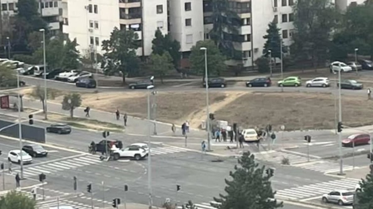 Stravičan sudar na Novom Beogradu: Ima povređenih, Hitna na licu mesta - Blic