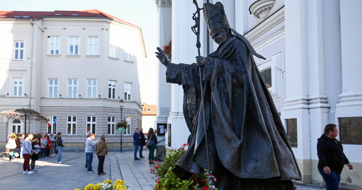 Jan Paweł II. Wadowice papieżem podzielone [REPORTAŻ] | Newsweek