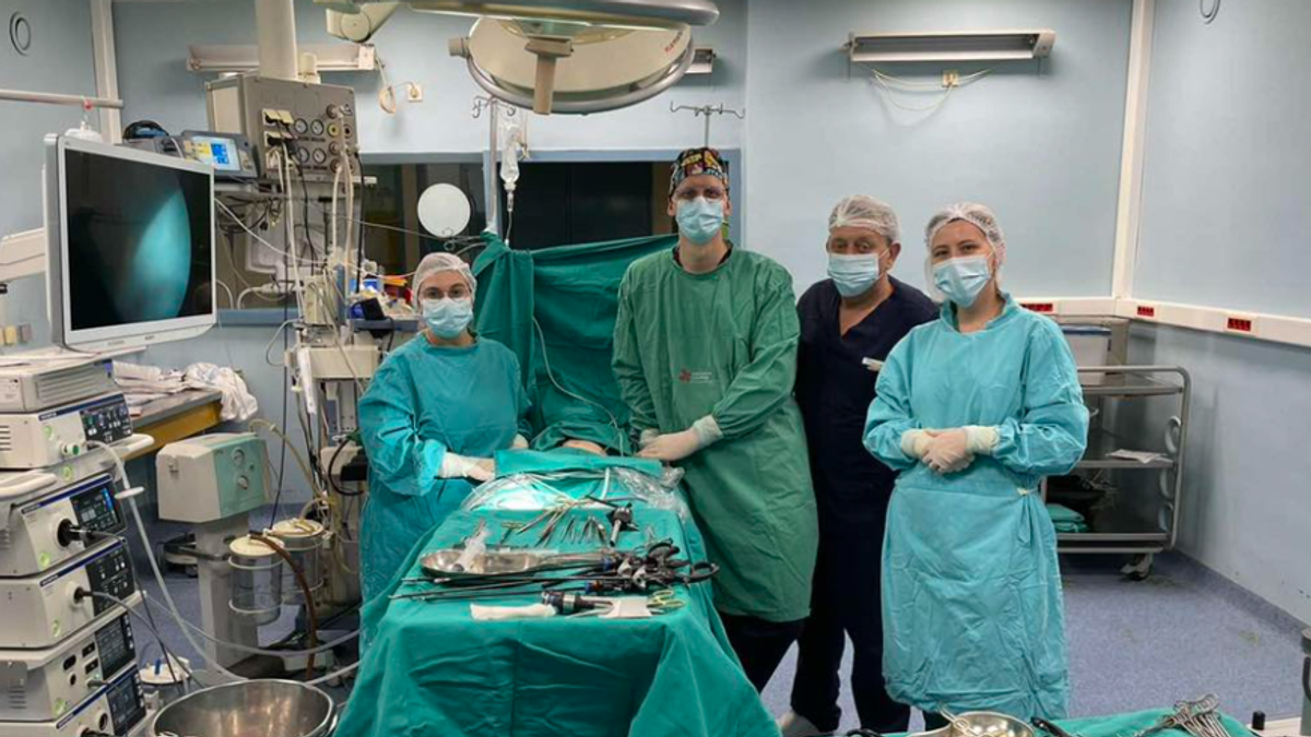 U UKC RS prvi put izvedena video-asistirana operacija anomalije creva ...