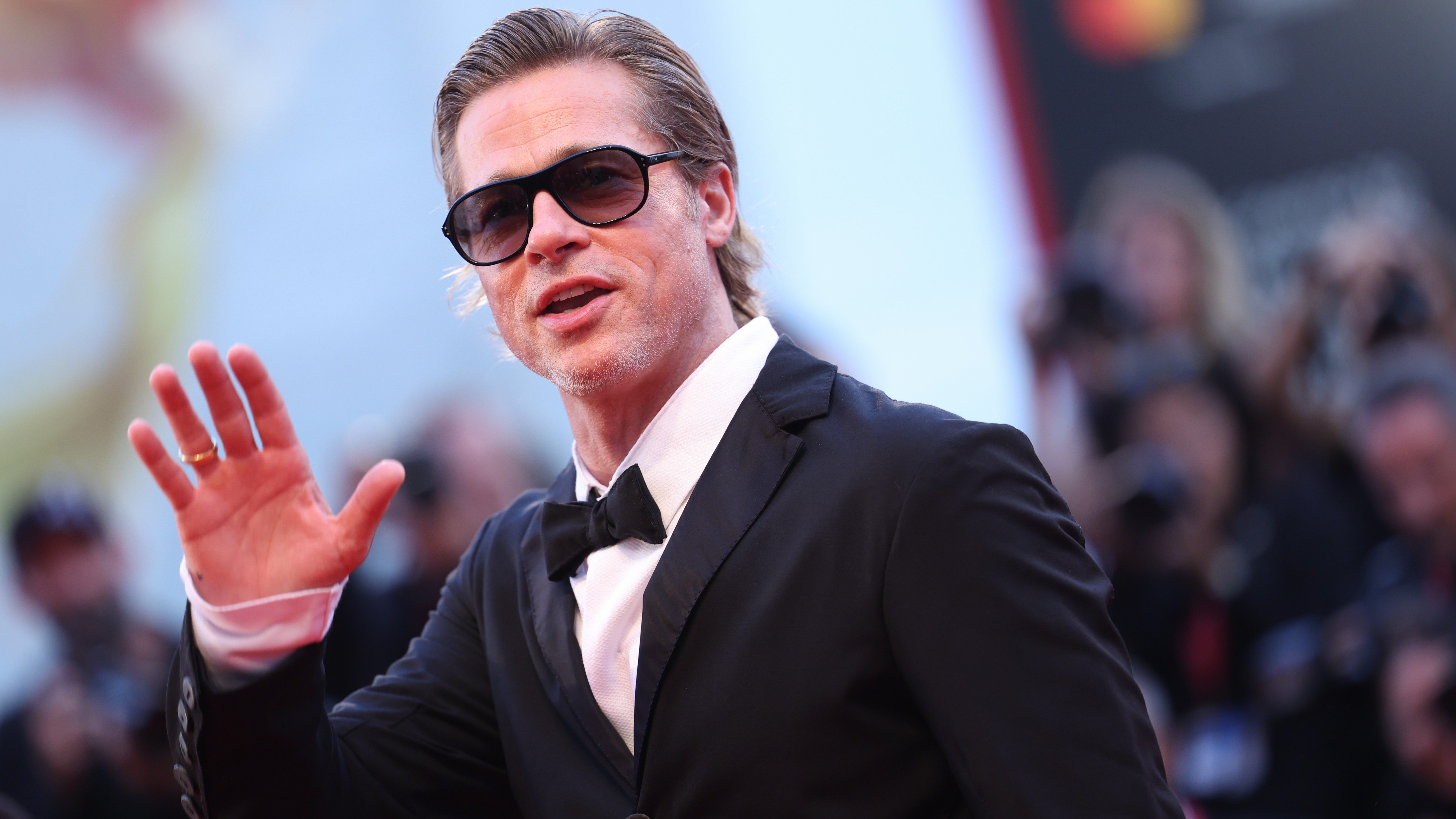 Igen, ez itt tényleg Brad Pitt, amikor még a Dallas című sorozatban ...