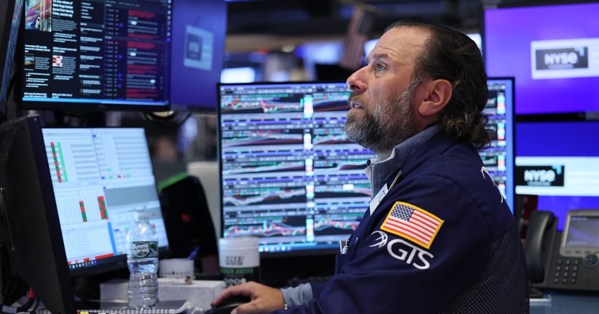 Famed strategist Albert Edwards shares 3 concerning charts showing the US economy may be on the ...