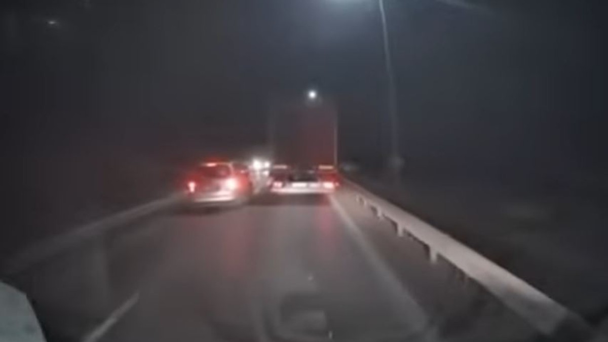 "Ovako se gine": Vozač kod Sevojna za dlaku izbegao direktan sudar, snimak je jeziv - Blic