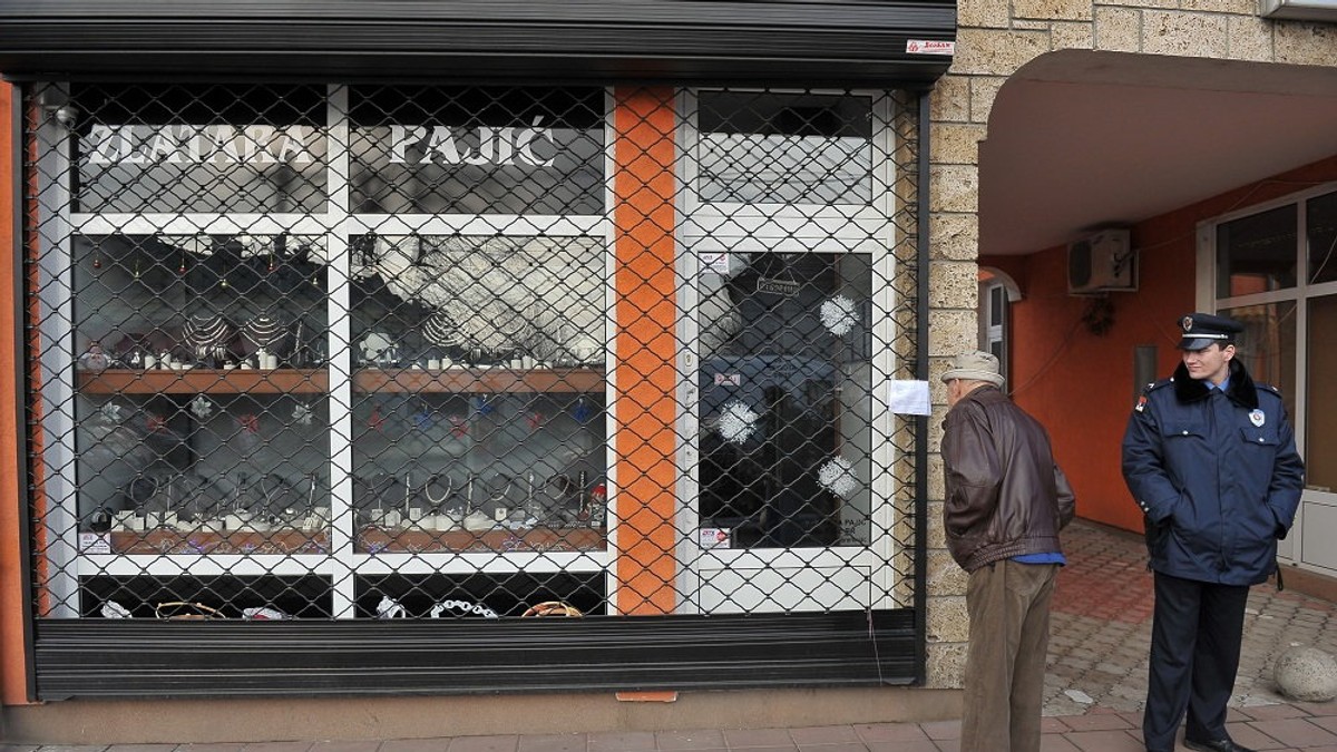 Uhapšena oba razbojnika koji su ubili vlasnicu zlatare dok je sin ...