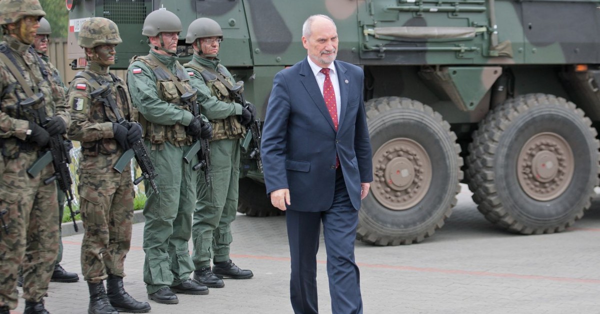 Macierewicz: Obrona wschodniej flanki przez NATO powstrzymuje Rosję ...