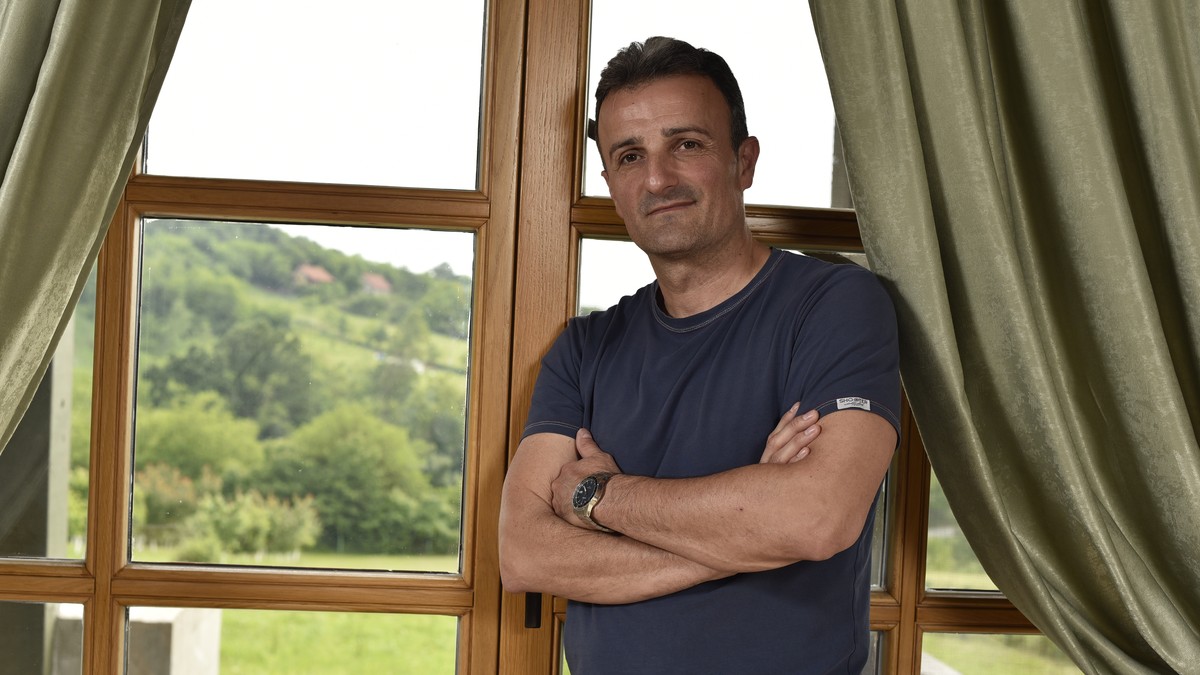 Pevač se razveo, pa nakon 2 godine dobio dete sa drugom ženom: "Da smo imali decu ne bi se tako ...