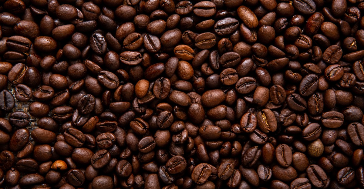 Kofeina - co to jest? Właściwości i wpływ na organizm, stosowanie kofeiny