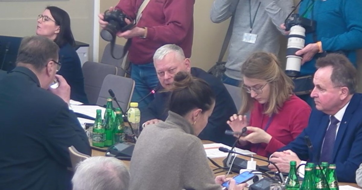 Awantura na sejmowej komisji. "Kiedyś faszyści palili książki, wy niszczycie archiwa" - Wiadomości