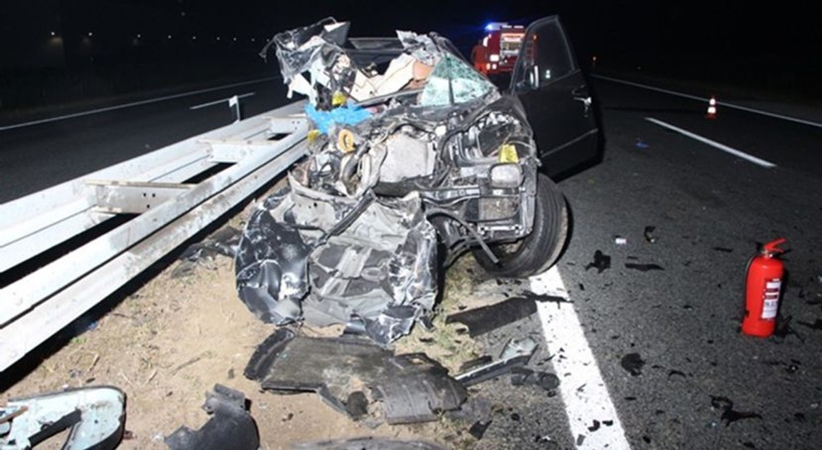 Teška nesreća kod Nove Gradiške: Kamion udario u BMW, poginule majka i ćerka (19), dvoje mladih ...