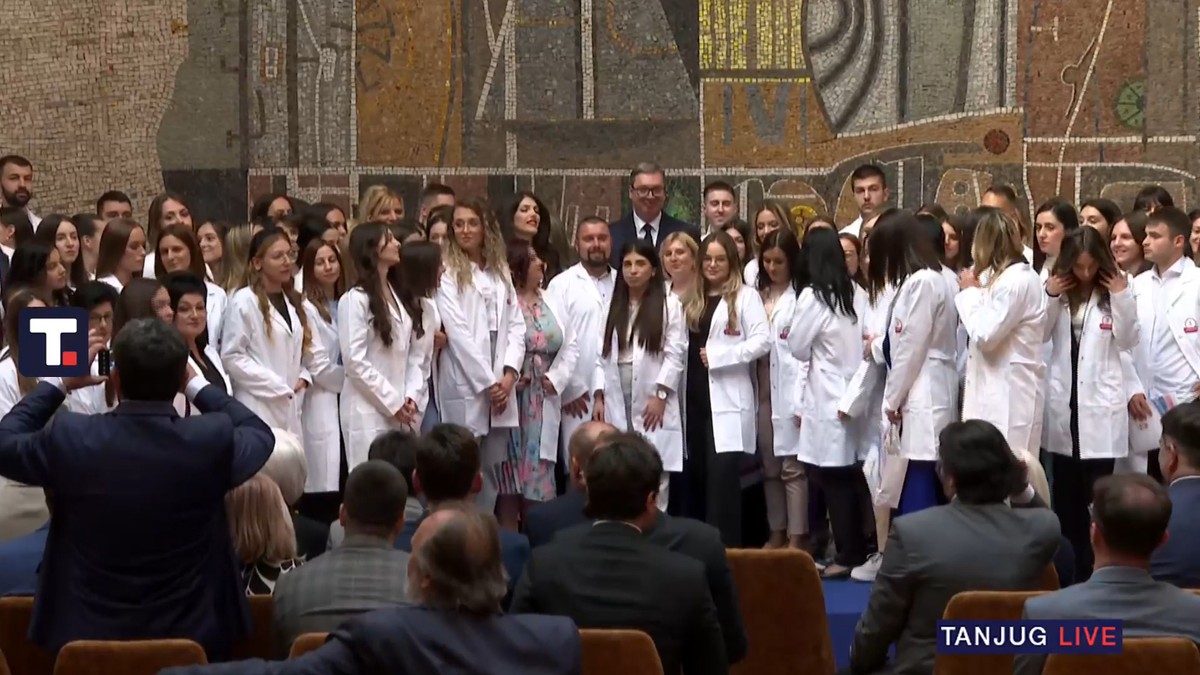 Najbolji mladi lekari i diplomci srednjih medicinskih škola dobili posao - Blic