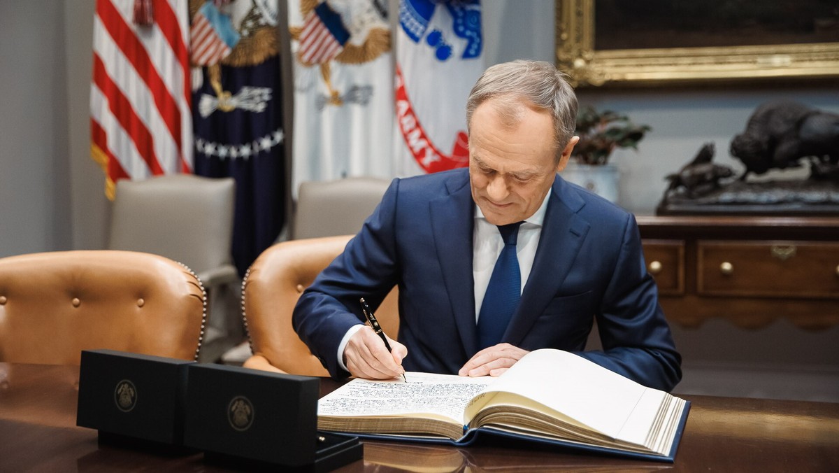 Donald Tusk wrócił do Polski z Waszyngtonu - Wiadomości Donald Tusk wrócił do Polski z Waszyngtonu - Wiadomości