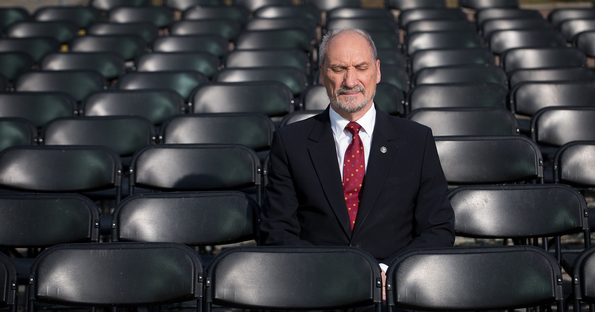 Amerykański dziennikarz: Antoni Macierewicz w 1992 r. wznowił ...