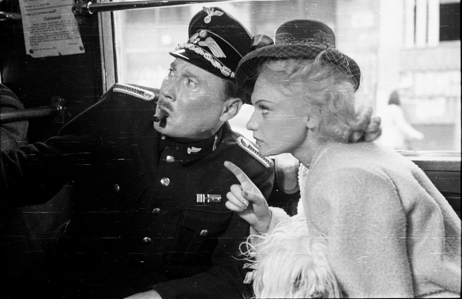 Zjawiskowa blondynka rozkochała w sobie widzów. Środowisko aktorskie ...