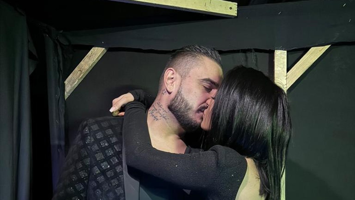 Vrele scene u bekstejdžu: Uslikali smo Darka Lazića i njegovu ženu u zanosu - Blic