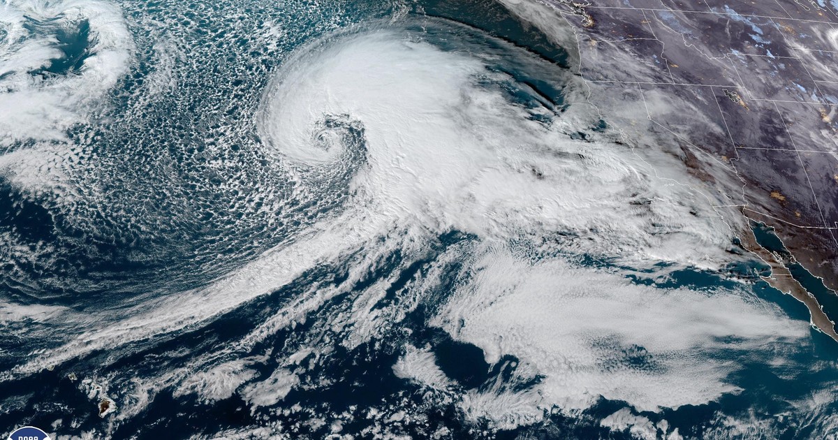 Atmospheric river: Definition, relationship to hurricanes, potential ...