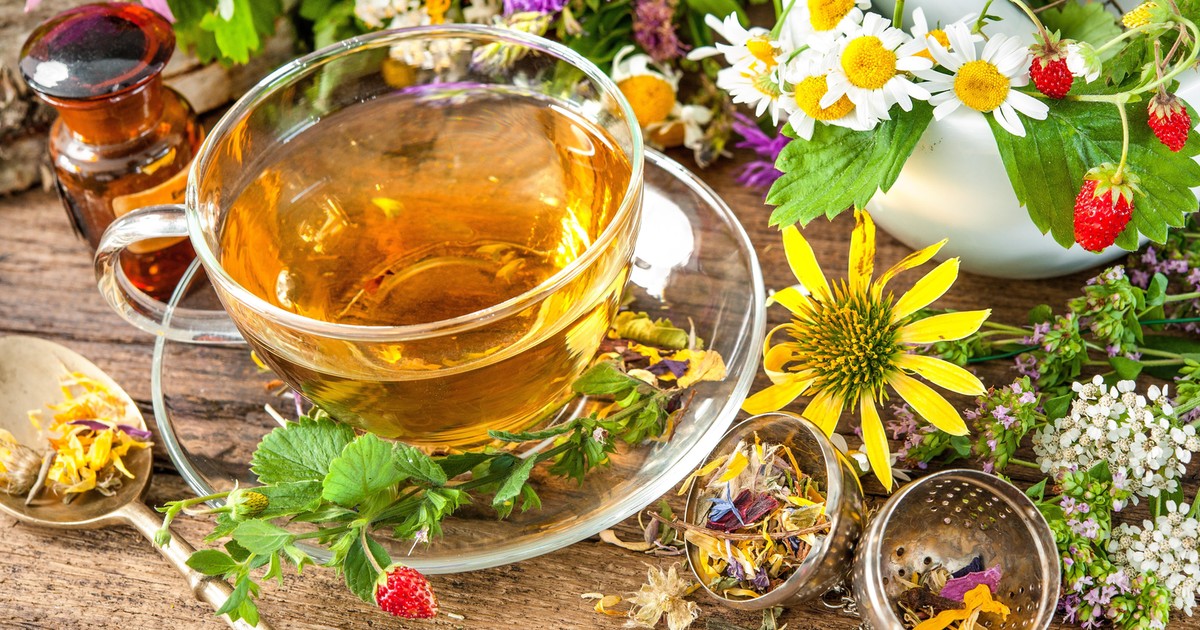 Herbaty ziołowe, które pomogą Ci zadbać o zdrowie i urodę