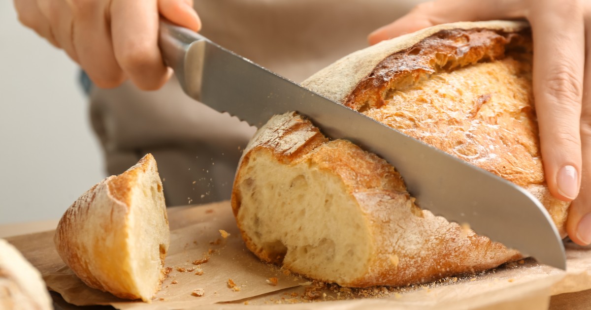 Przepis na chleb domowy pieczony w piekarniku. Lepszy niż sklepowy