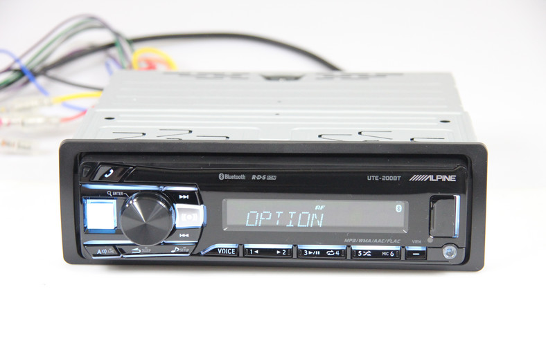 TEST: Alpine UTE-200BT – radio z USB, ale bez CD