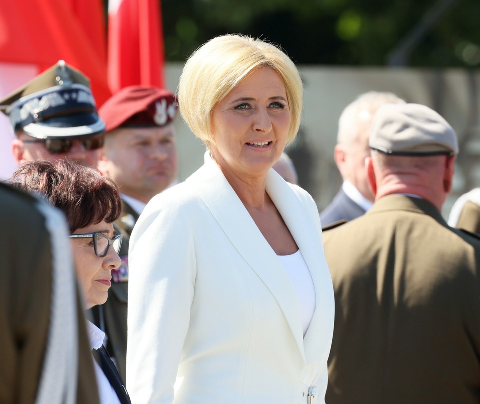 Agata Duda zaskoczyła nową fryzurą. Pierwsza dama zapuszcza włosy - Plejada.pl